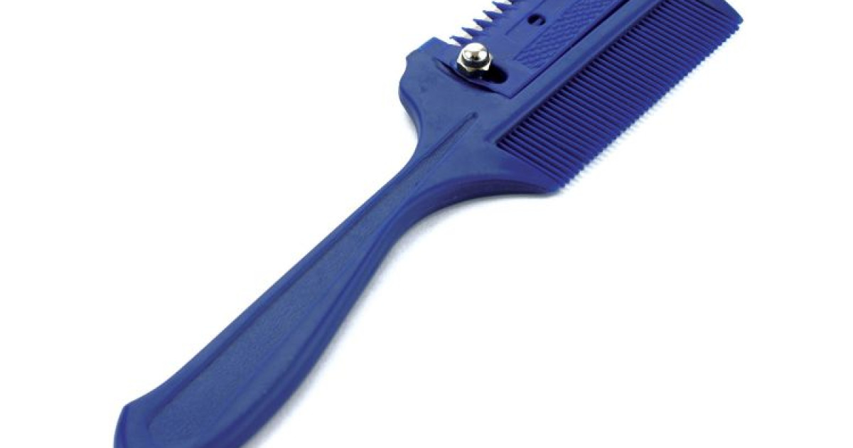 PLASTIC COMB WITH THIN MANE